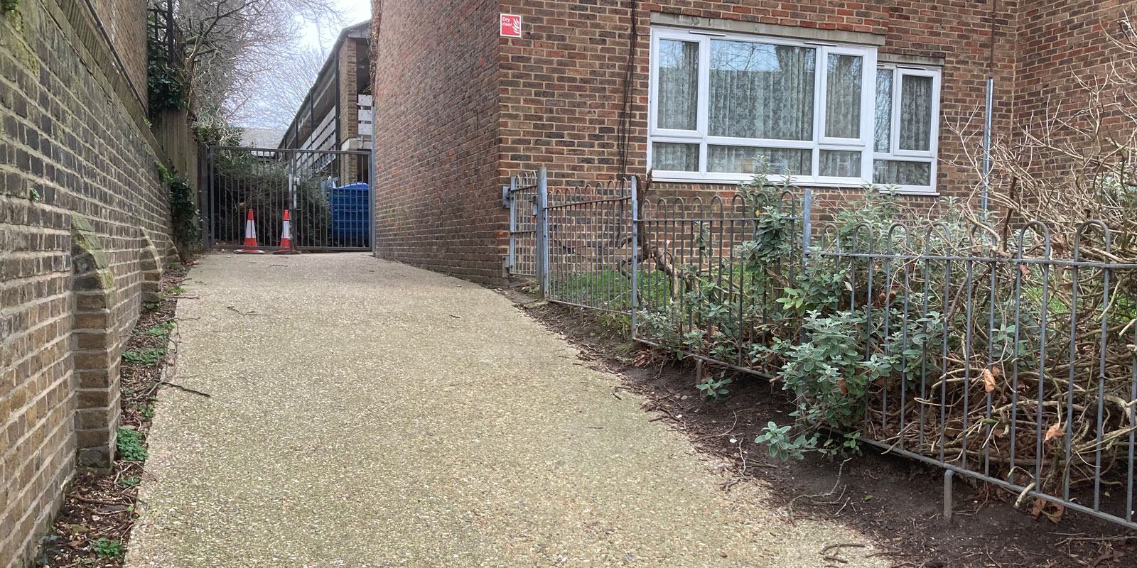 Use volunteers to get food, Greenwich Council tells shielding tenant ...